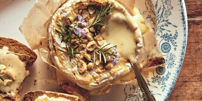 Roasted camembert recipe | Taste of France®