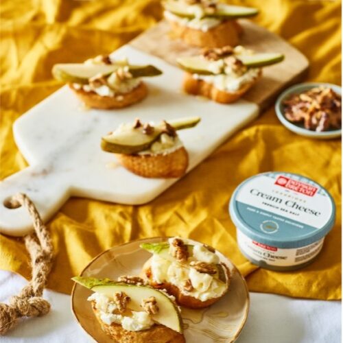 Gorgonzola, pear and cream cheese on toasted baguette | Taste of France®