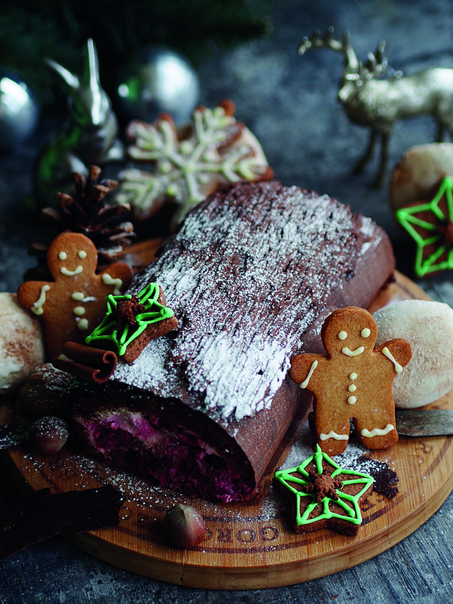 French Christmas Food Traditions: Le Réveillon de Noël, Bûche de Noël ...